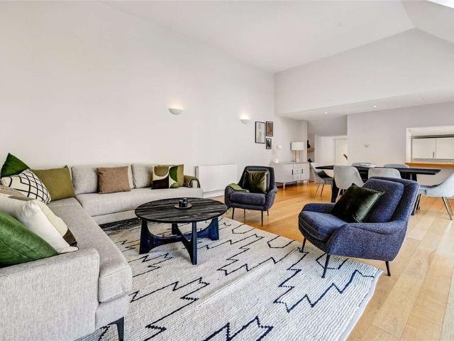 Elegant Three Bedroom Mews Apartment with Impressive Living Space and Private Entrance