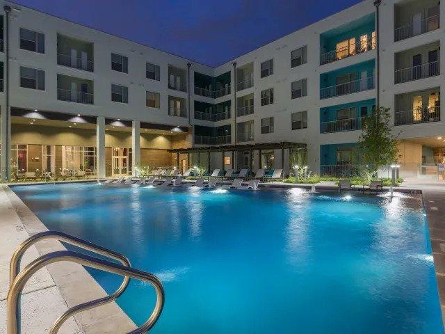 Elegant Urban Living: Tour Our Stylish 2 Bedroom Apartment Homes