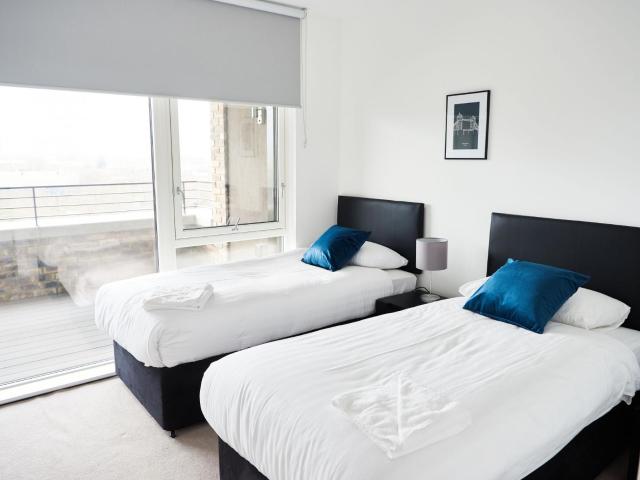 Elegant 1 bedroom apartment in well connected Poplar Has an Apartment