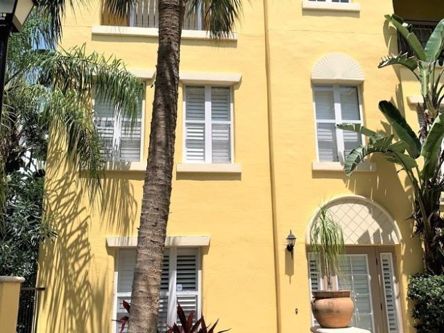 Elegant 3 Bedroom, 3.5 Bath Townhome in Prime South Tampa