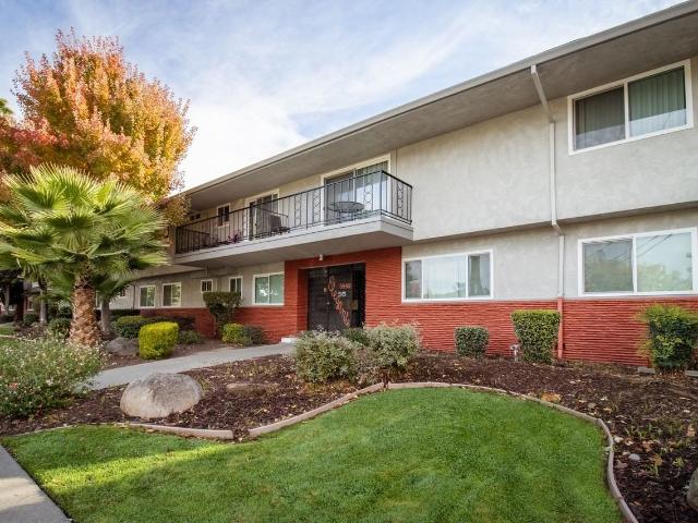 Elegante 2 Bedroom Apartment for Rent at 5981 Lake Crest Way, Sacramento, CA 95822
