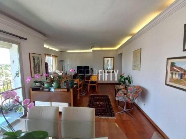 Elegante, amplo, com vista livre