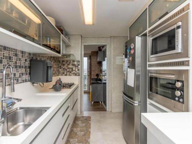 Agradável apartamento para venda em Vila Gumercindo com 3 quartos, sendo 3 suítes, 137m² remaxares