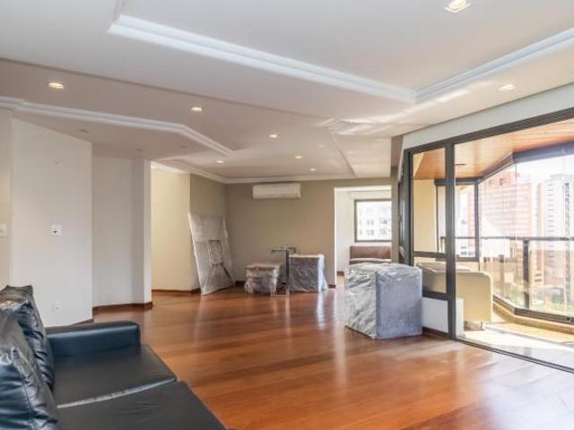 Elegante apartamento para venda em Indianópolis com 4 quartos, sendo 2 suítes, 232m²