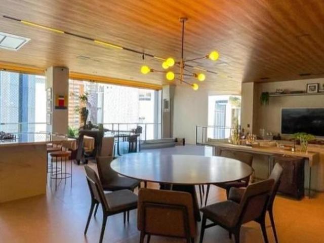 Confortável apartamento para venda em Jardim Paulista com 3 quartos, sendo 3 suítes, 270m²