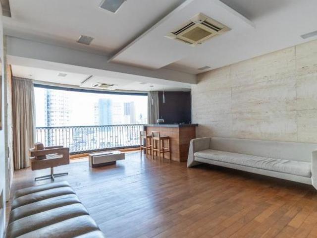 Versátil apartamento para venda em Jardim Paulista com 4 quartos, sendo 3 suítes, 245m²