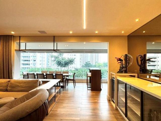Confortável apartamento para venda em Vila Anastácio com 2 quartos, sendo 2 suítes, 134m² douglast