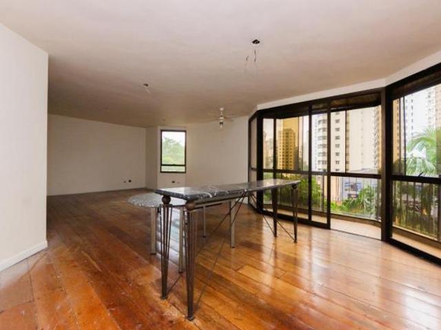 Elegante apartamento para venda em Vila Andrade com 4 quartos, sendo 3 suítes, 172m²