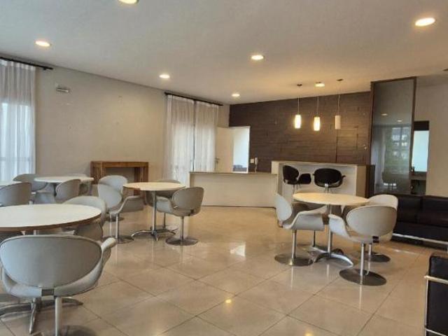 Confortável apartamento para venda em Vila Gumercindo com 3 quartos, sendo 1 suíte, 85m²