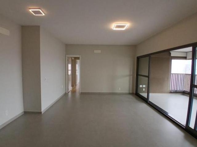Atraente apartamento para venda e locação em Vila Gumercindo com 3 quartos, sendo 3 suítes, 133m²