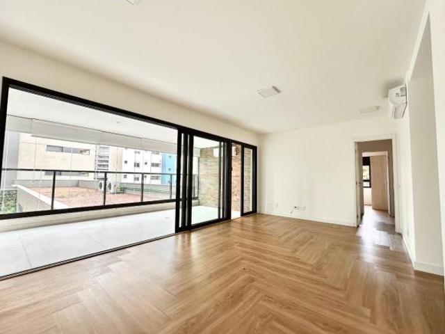 Funcional apartamento para venda em Vila Mariana com 3 quartos, sendo 3 suítes, 142m²