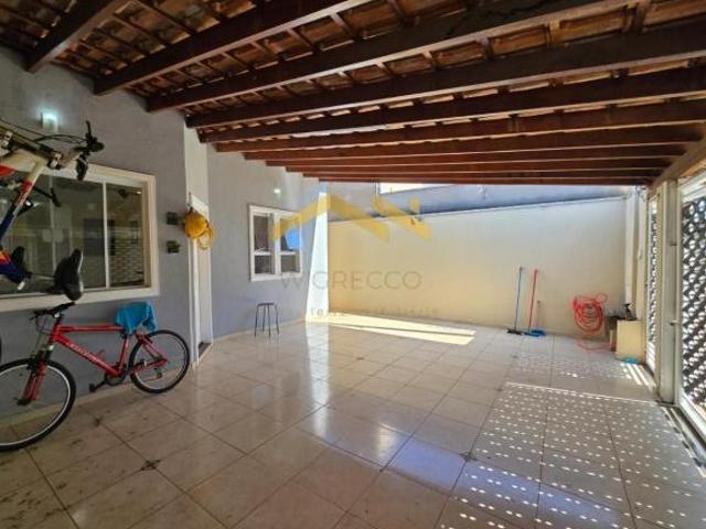 Elegante Casa à Venda em Indaiatuba SP 2 Quartos, 1 Suíte, 2 Salas, 2 Banheiros, 2 Vagas de Garagem