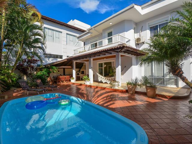 Elegante Casa com Piscina João Paulo CEN005