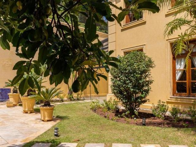 Funcional casa de vila para venda em Jardim Morumbi com 4 quartos, sendo 4 suítes, 869m²