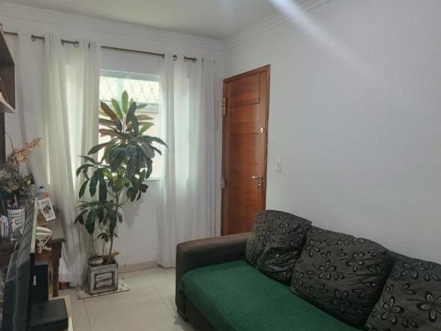 Aconchegante casa em condomínio para venda com 2 quartos, 56m²