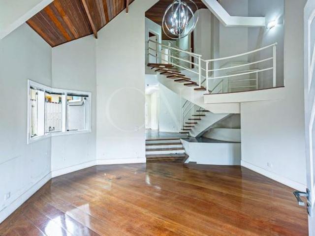Imperdível casa em condomínio para venda com 4 quartos, sendo 3 suítes, 300m²