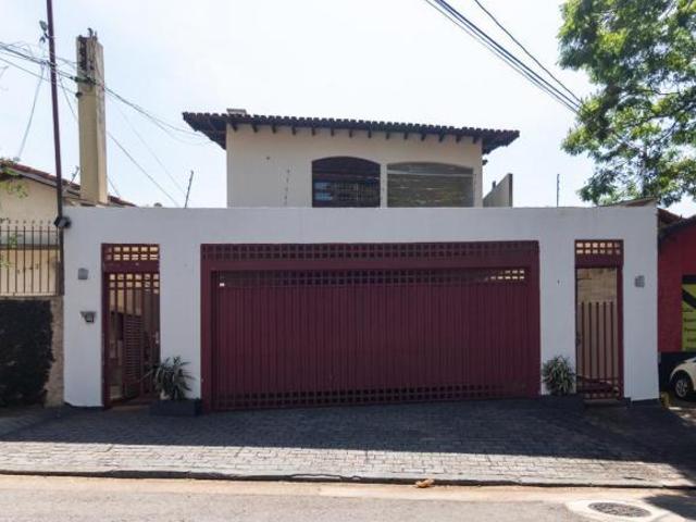 Sensacional casa para venda e locação em Santo Amaro com 4 quartos, sendo 1 suíte, 250m²