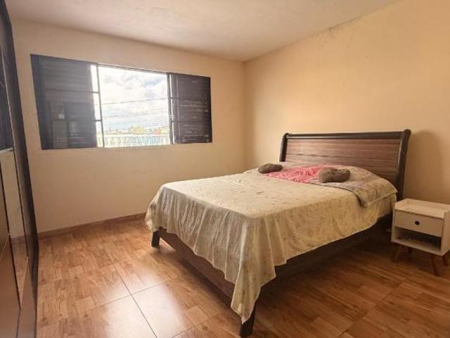 Elegante casa para venda em Chácara Santa Maria com 4 quartos, sendo 1 suíte, 171m²