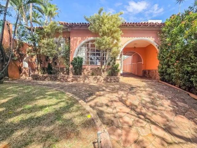 Espetacular casa para venda em Alto da Lapa com 4 quartos, sendo 2 suítes, 250m²