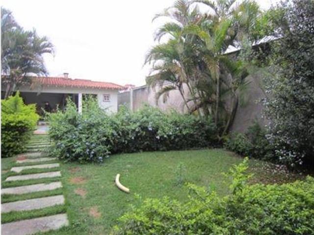 Atraente casa para venda em Morumbi com 3 quartos, sendo 3 suítes, 250m²