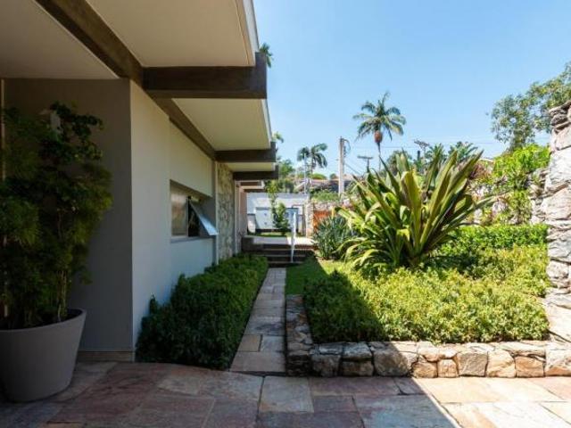 Espetacular casa para venda em Pacaembu com 3 quartos, sendo 1 suíte, 590m²