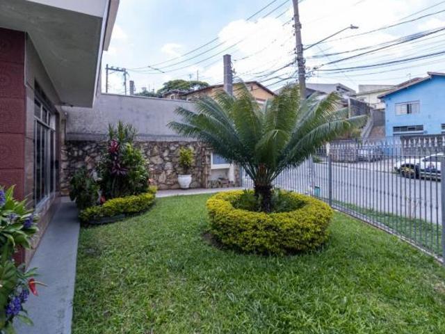 Agradável casa para venda em Parque São Domingos com 3 quartos, sendo 1 suíte, 246m²