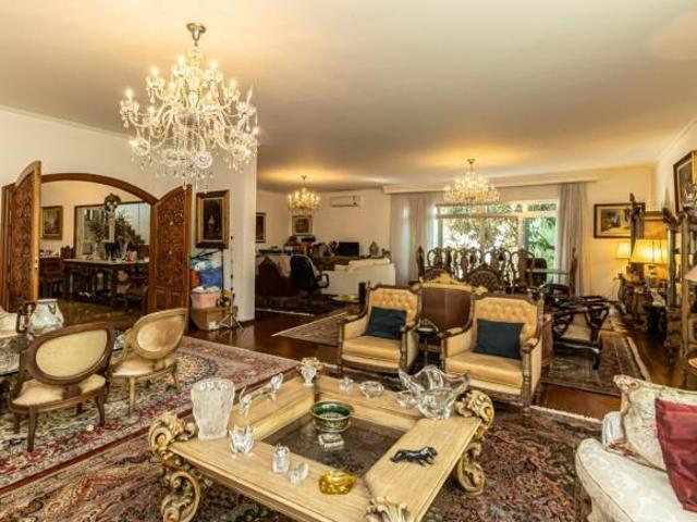 Agradável casa para venda em Pinheiros com 5 quartos, sendo 5 suítes, 735m²