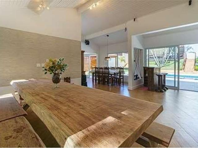 Versátil casa para venda em Roseira com 4 quartos, sendo 2 suítes, 350m²