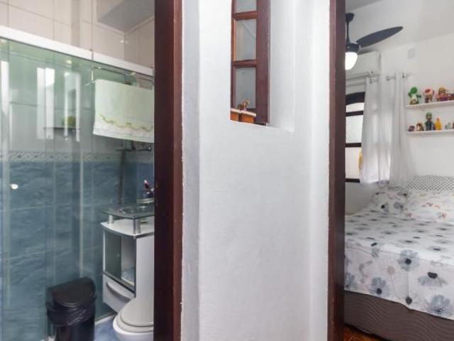 Aconchegante casa para venda em Vila Pereira Barreto com 2 quartos, sendo 2 suítes, 126m² camilapa