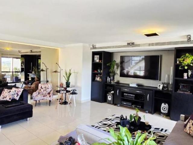 Elegante duplex para venda em Alto de Pinheiros com 3 quartos, sendo 3 suítes, 270m²