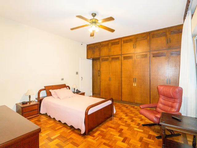 Elegante e Espaçoso Sobrado à Venda no Bairro Aclimação, São Paulo SP