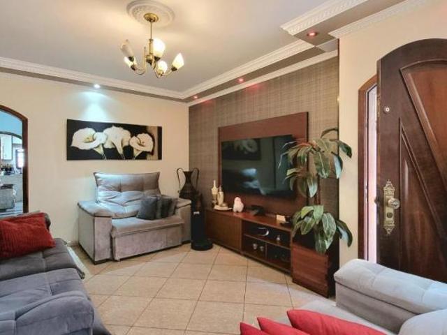 Excelente sobrado para venda em Jardim Rina com 3 quartos, sendo 1 suíte, 224m²