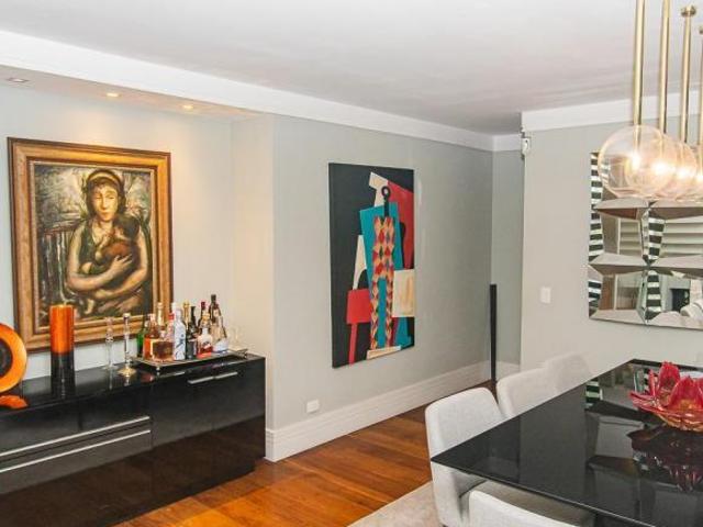 Agradável sobrado para venda em Jardim Virginia Bianca com 4 quartos, sendo 3 suítes, 312m²