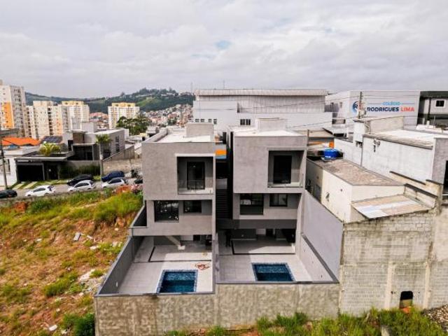 Excelente sobrado para venda em Portais Polvilho com 3 quartos, sendo 3 suítes, 189m² tiagoberni