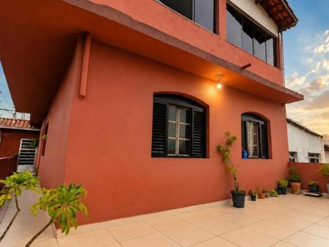 Imperdível sobrado para venda em Vila Guarani Z Sul com 4 quartos, sendo 1 suíte, 415m²
