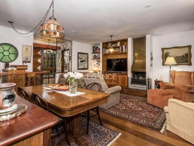 Elegance Imóveis vende ótima casa com 4 dormitórios sendo 2 suítes, 4 vagas box/garagem Três Figueir