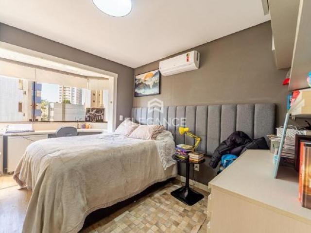 Elegance Imóveis vende apartamento com 3 dormitórios, suíte, 2 vagas garagem e 223,36 m2 em Petrópol