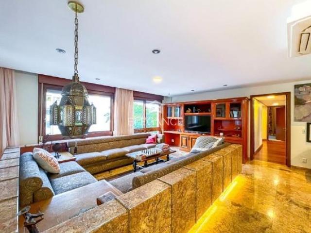Elegance Imóveis vende apartamento com 3 dormitórios, 3 suítes, 3 vagas de garagem no Moinhos de Ven