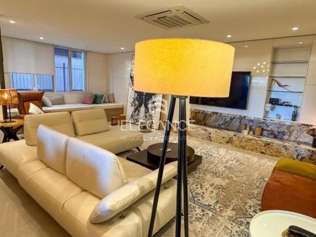Elegance Imóveis vende apartamento lindo, porteira fechada, decorado por arquiteto. 3 Dormitórios, s