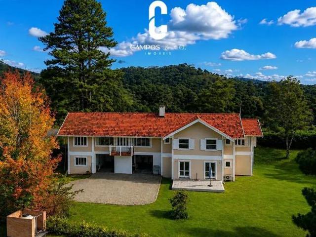 Elegância Clássica em um dos Endereços Mais Exclusivos de Campos do Jordão
