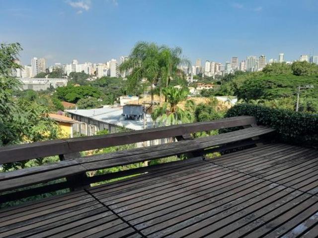 Casa de 413 m² com 3 quartos e 5 banheiros à venda em Perdizes
