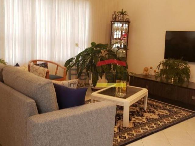 Elegância e Tranquilidade no Horto Condomínio Fechado