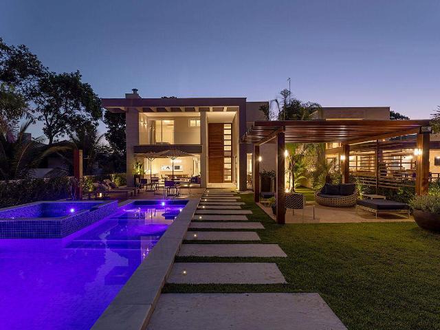 Elegância e Tranquilidade em Guarajuba – Casa de Alto Padrão no Melhor