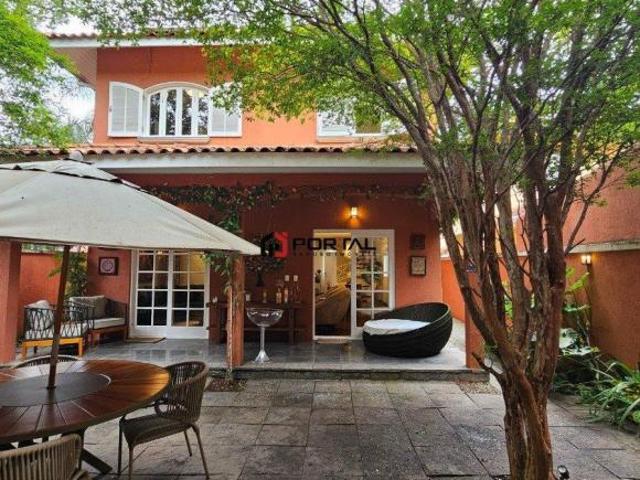 Elegância e Bem Estar: Encante se com esta Linda Casa em Condomínio Fechado!