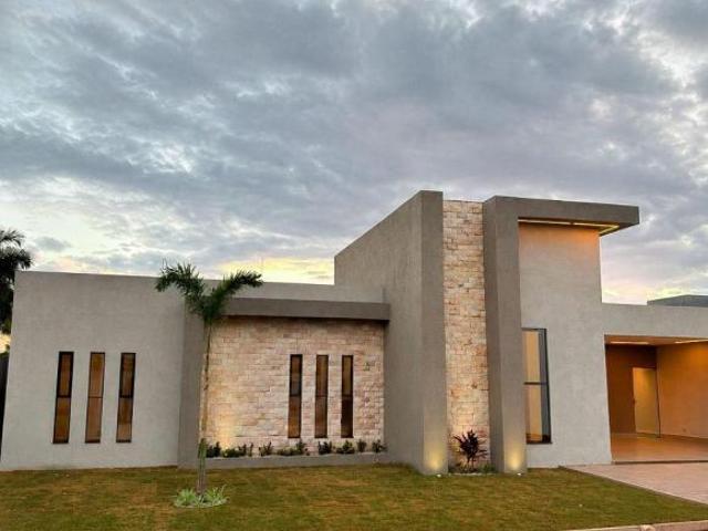 Elegância e Conforto: Piscina, Paisagismo e Planejados em Todos os Cômodos