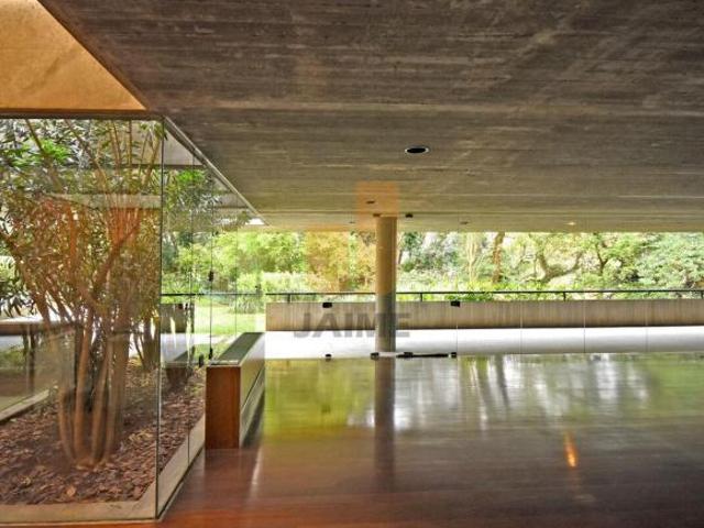 Elegância Modernista na Cidade Jardim: 4 suítes, 6 vagas de garagem