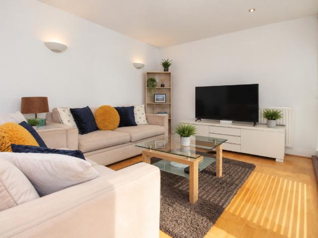 Elektron Tower, Blackwall Way, London E14, 2 bed flat to rent, £2,650 pcm | PrimeLocation