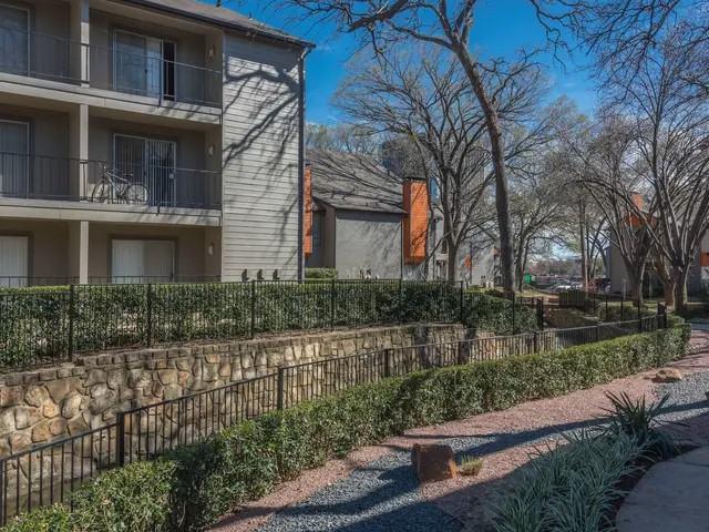 Element Apartments 1 Bedroom Apartment for Rent at 1516 Arbor Town Cir, Arlington, TX 76011