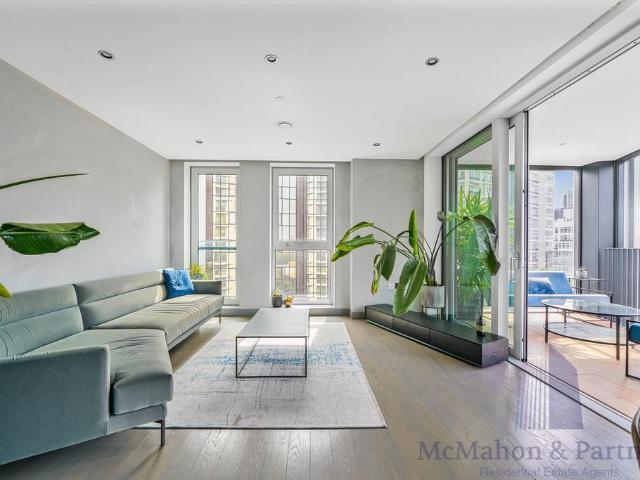 Elephant And Castle, London, London. 2 bed apartment to rent £3,750 pcm £865 pw