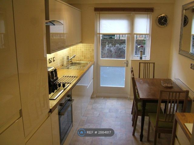 Elephant And Castle, London SE17, 2 bed flat to rent, £2,550 pcm | PrimeLocation